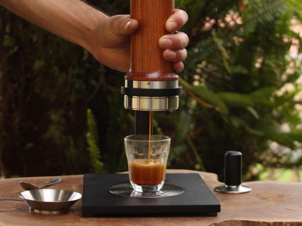 Aram | Espresso Maker w. Steel Support - Chestnut - Cafuné Boutique